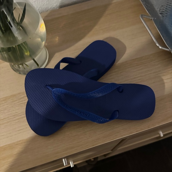 Havaianas | Shoes | Gently Used Havainas Great Flip Flop For Around The ...
